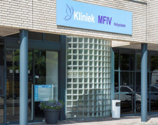 Fotos voor en na bij een flapoorcorrectie - Dr. Timmenga